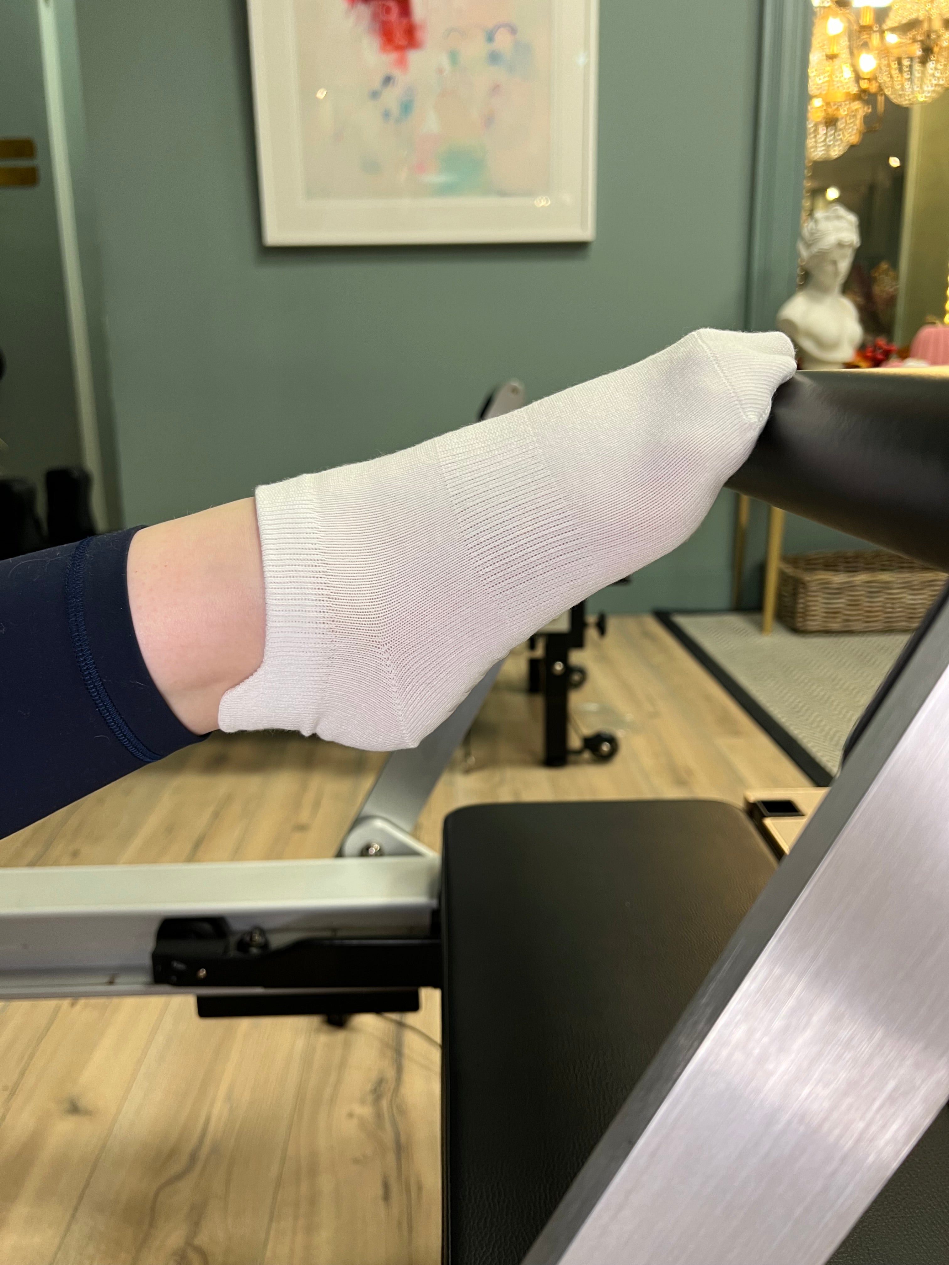 Short Ankle Grip Socks | Ailínithe Low-Cut Pilates Socks – Ailinithe